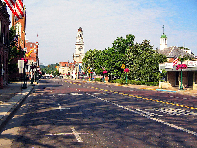 Marietta's downtown looks like a box of crayons decided to start a real estate empire. These Victorian facades tell stories that Netflix wishes it could stream.