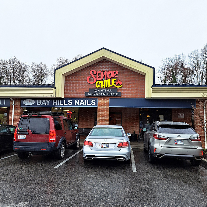 Señor Chile Cantina's modest strip mall exterior plays the ultimate culinary misdirection—like finding a winning lottery ticket in your junk drawer.
