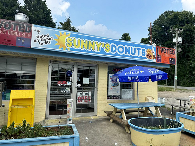 The sunshine-yellow sign says it all – voted #1 in SC. Like finding a pot of gold at the end of a carb-loving rainbow.