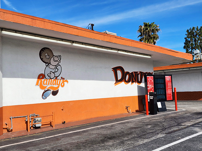 The architectural equivalent of a sugar rush – Randy's iconic giant donut has been stopping traffic and starting cravings since the 1950s.