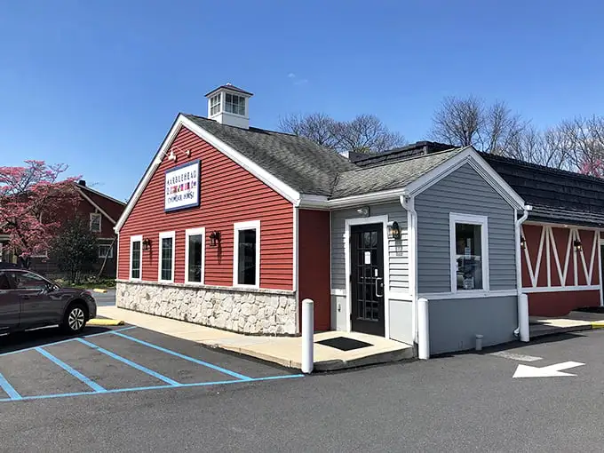 The red barn-like exterior isn't just eye-catching—it's a promise of New England authenticity standing proudly in Pennsylvania, like a lighthouse for hungry travelers.