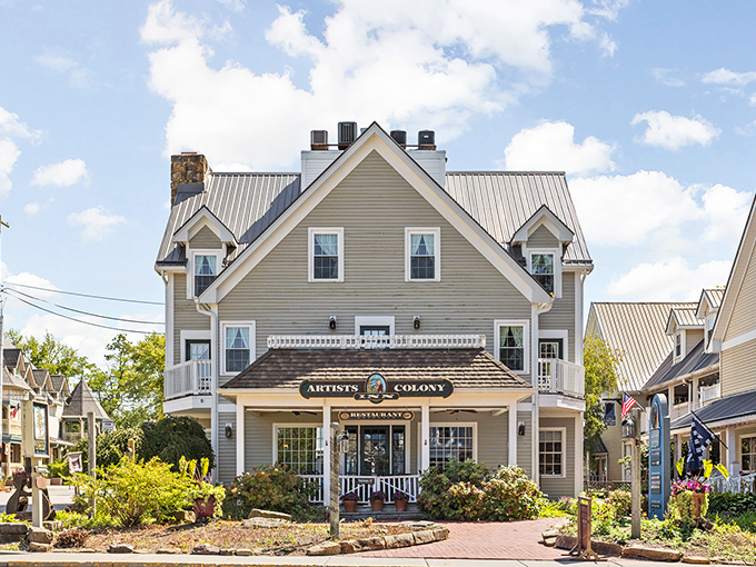 The Artists Colony Inn doesn't just offer a place to sleep—it's where Midwestern hospitality meets New England architectural charm.