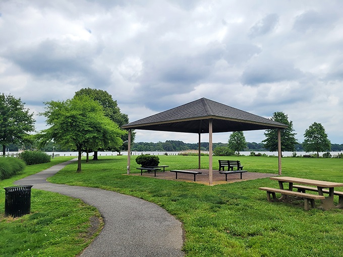 Riverside relaxation reaches peak perfection at this simple park shelter, where the view does all the heavy lifting while you do absolutely nothing.