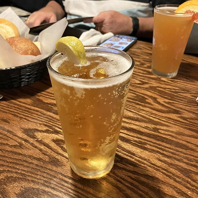 Cold drinks on a wooden table—because seafood without something refreshing is like Batman without Robin.
