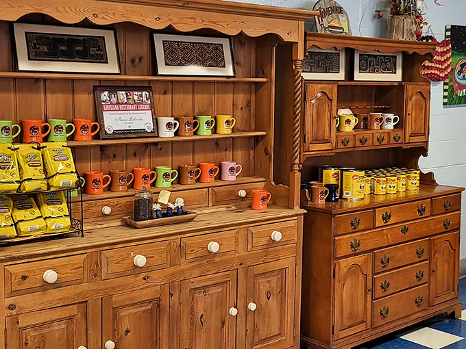Colorful mugs line antique wooden shelves – silent witnesses to decades of morning conversations and "just one more cup" decisions.