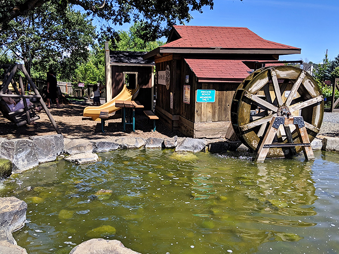 This water wheel isn't just for show—it's a reminder of the ingenuity that built Jacksonville. Plus, it makes for a perfect backdrop for your inevitable selfie.