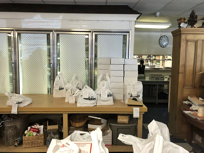 Where to-go orders await their journey home – though many pies never make it past the parking lot before the first slice disappears.
