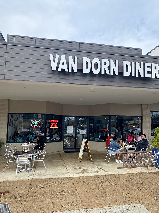Al fresco dining, diner-style. These outdoor tables offer fresh air with your fresh coffee—the perfect spot for people-watching with pancakes.