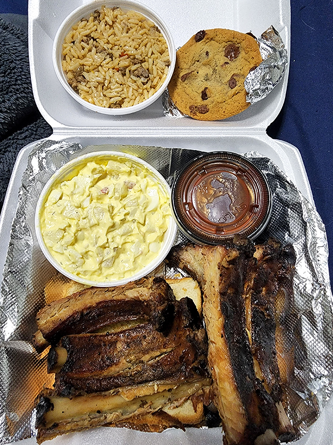 Ribs, potato salad, and a cookie for dessert—a meal that hits all the right notes. The barbecue equivalent of a perfect three-act play.