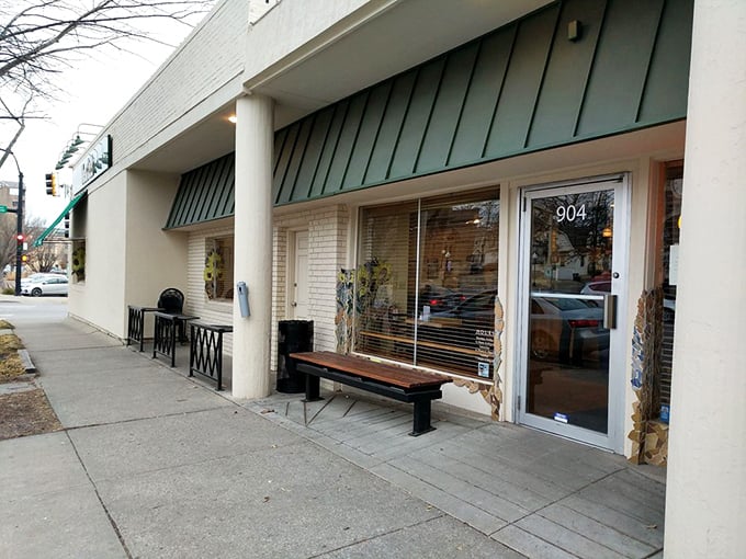 The understated bench outside provides the perfect spot for bread-induced contemplation after a satisfying meal.