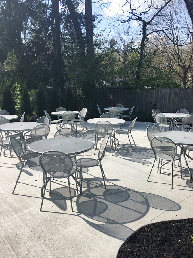 When Indiana weather cooperates, outdoor seating offers a peaceful setting for enjoying that famous fried chicken under open skies.