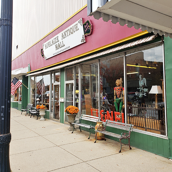 Auglaize Antique Mall welcomes treasure hunters with sidewalk benches and seasonal decorations—because browsing for history should never be rushed.
