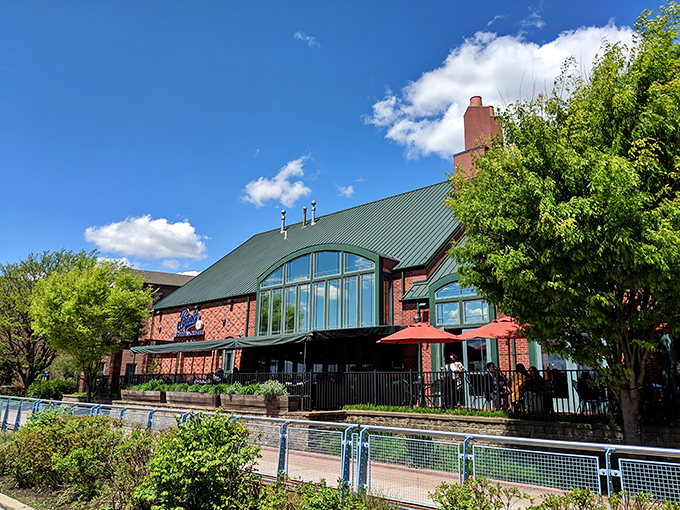 From this angle, Banks' looks like it grew organically from the riverfront—a brick and glass testament to Delaware's love affair with seafood.