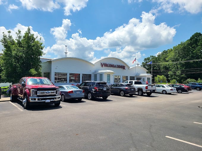 A full parking lot under blue Virginia skies tells the whole story. When locals and travelers agree this unanimously, you know you've found something special.
