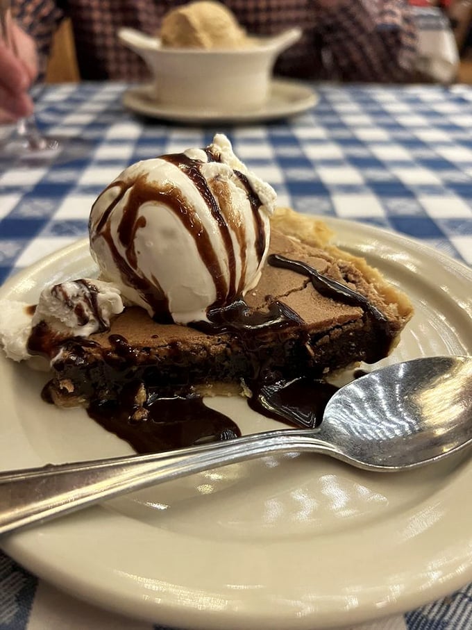 Chocolate pie with ice cream: proof that some relationships—like chocolate and vanilla—are simply meant to be. Sweet perfection.