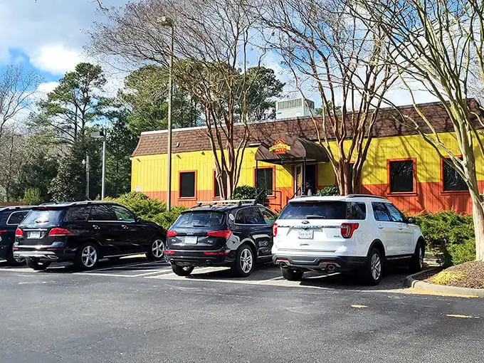 The parking lot tells the story – locals know where the good stuff is hiding in Williamsburg.