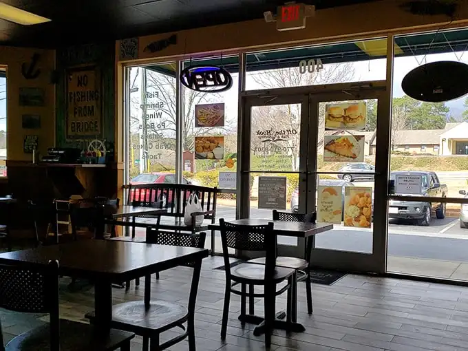 Nautical touches and no-nonsense seating tell you everything you need to know: this place prioritizes what's on your plate, not what's on the walls.