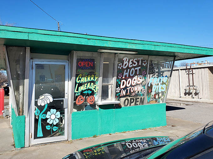 This mint-green time capsule proves the best things come in small packages – especially when those packages contain legendary hot dogs.