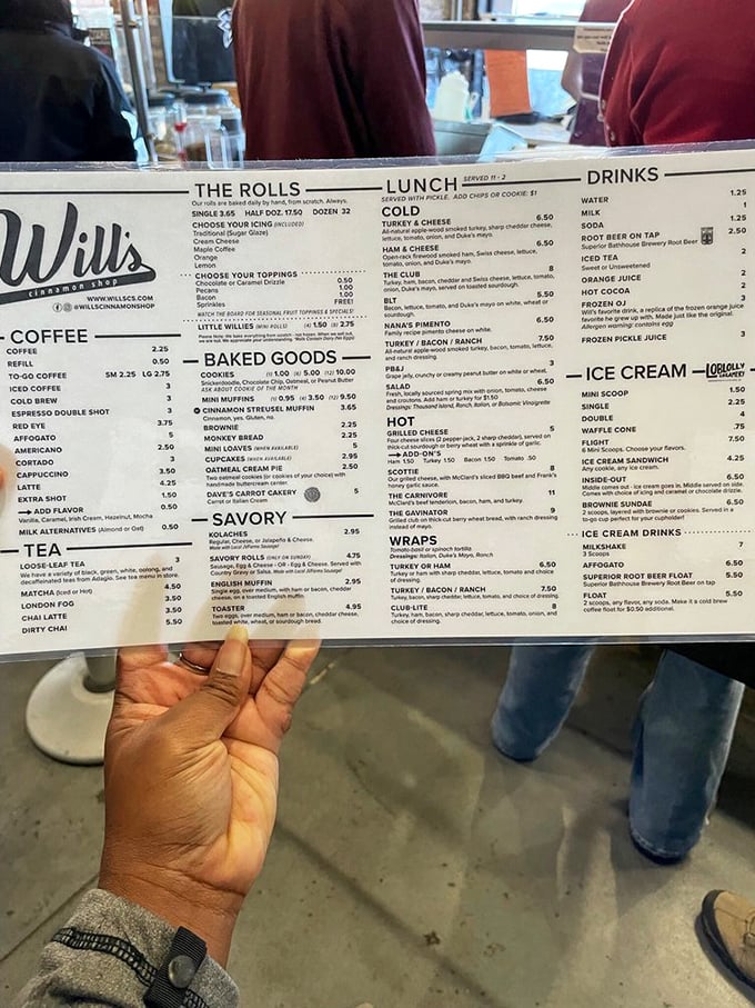 The menu at Will's is like a roadmap to paradise – cinnamon rolls are the main attraction, but detours to sandwiches and ice cream are equally rewarding.