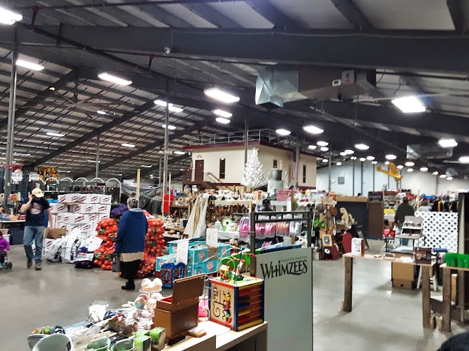 Summer bargain hunting in full swing! Four Seasons' outdoor market transforms ordinary parking lots into extraordinary treasure fields.