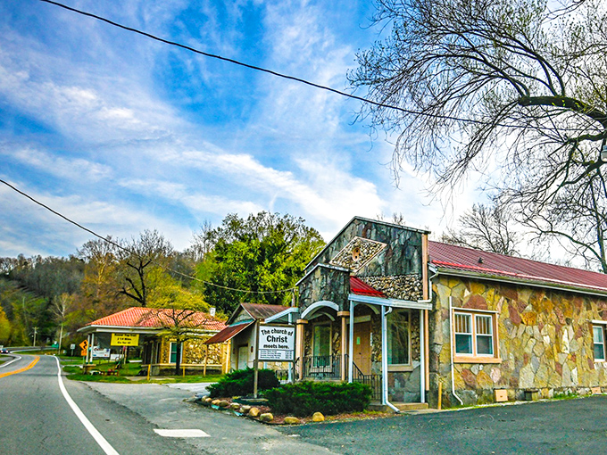 Jasper's main drag – population under 500, views that would make Colorado jealous, and pie worth driving hours for.