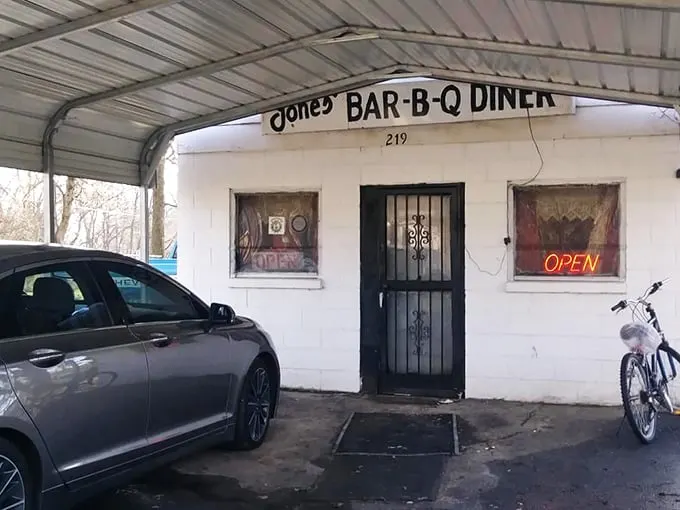 Jones' Bar-B-Q Diner proves great barbecue doesn't need fancy digs—just generations of know-how and a well-seasoned smoker.