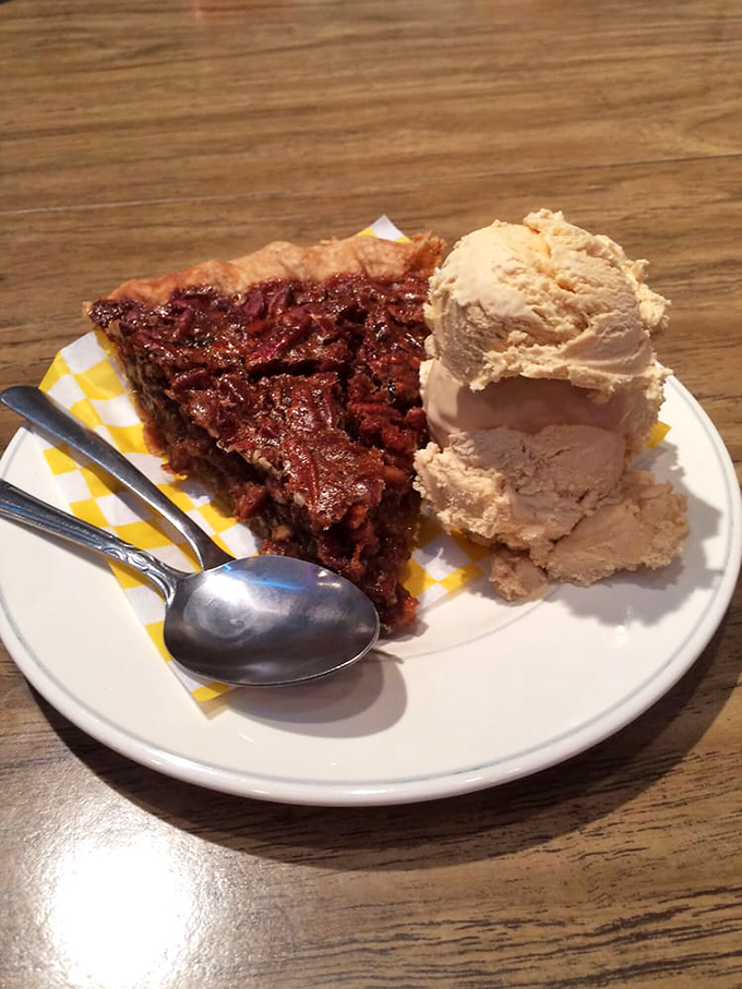 The marriage of warm pecan pie and house-made ice cream creates a temperature tango that would make Dancing with the Stars judges weep.