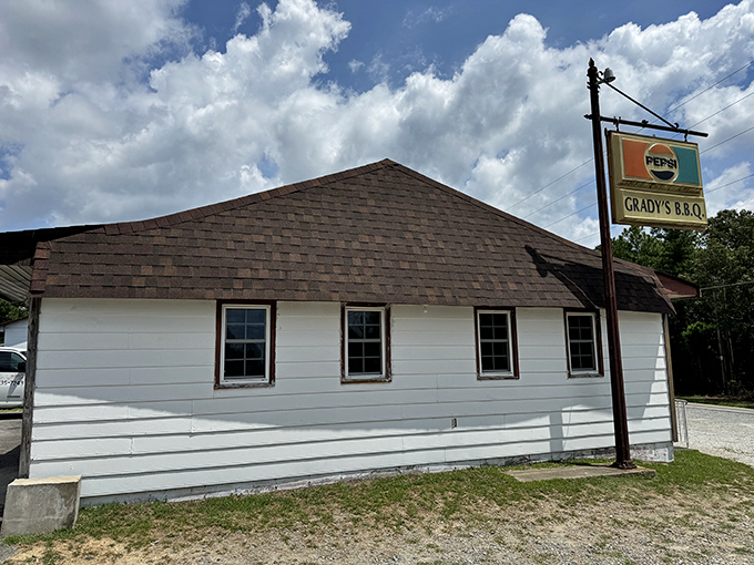 Grady's modest exterior plays it cool, like a poker player with a royal flush of smoky deliciousness inside.