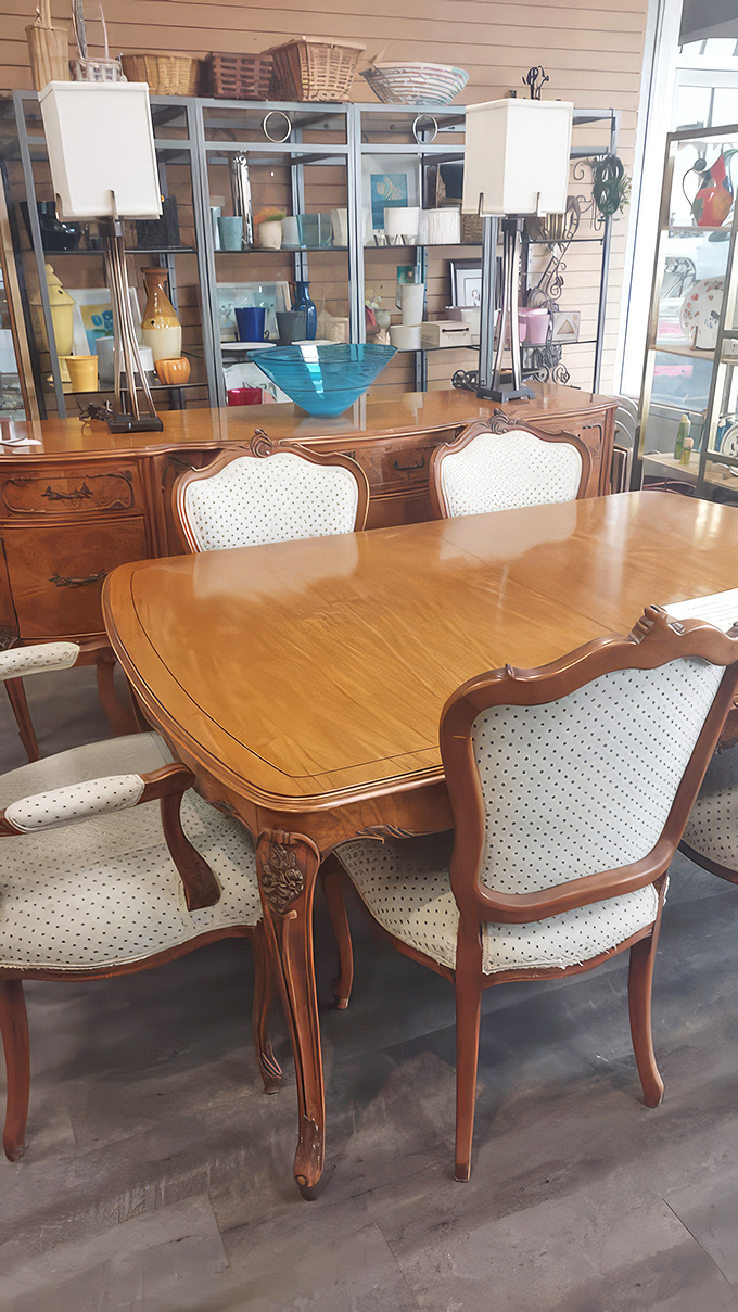 This elegant dining set isn't waiting for Downton Abbey extras—it's waiting for your family gatherings, holiday meals, and everyday breakfast cereal moments.