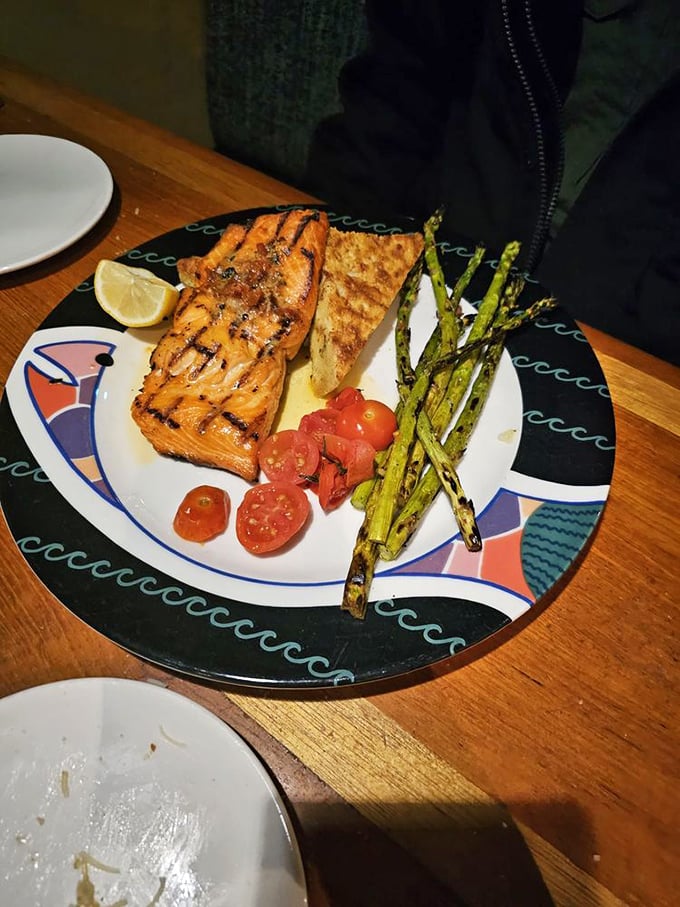 Salmon that's dressed for success. Perfectly grilled with asparagus and fresh tomatoes, it's Northwest cuisine that speaks fluent delicious.