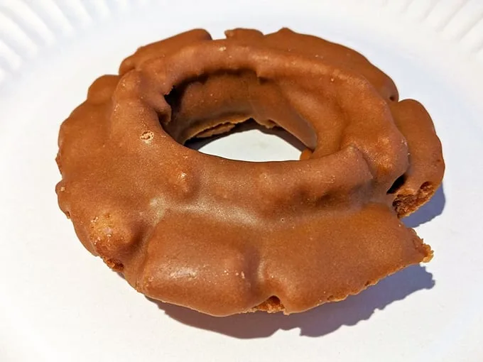 The maple old-fashioned—a ridged wonder with crispy edges and that perfect balance of cake-like density and melt-in-your-mouth tenderness.