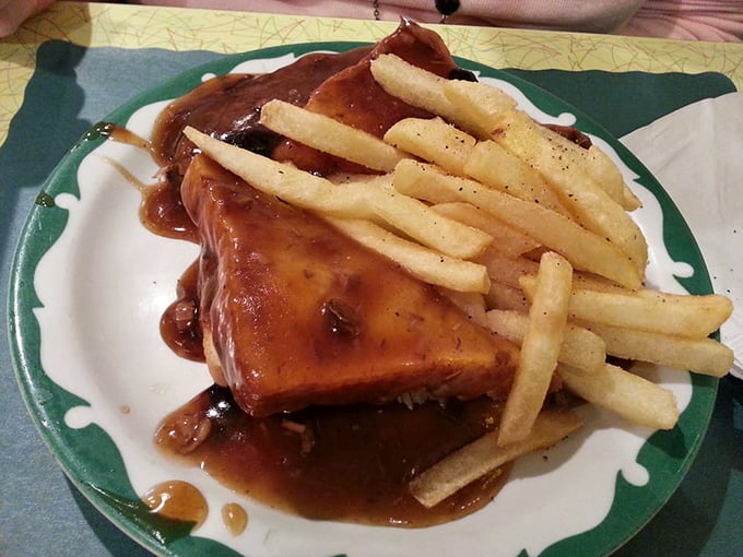 Roast beef swimming in gravy alongside fries that somehow maintain their crispness – a culinary magic trick worth the drive alone.