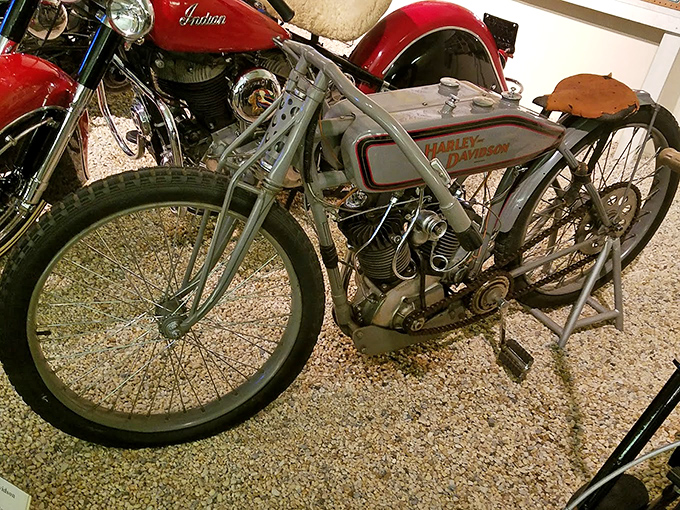 Before motorcycles were weekend toys, they were revolutionary freedom machines—this vintage Harley represents American ingenuity on two wheels.