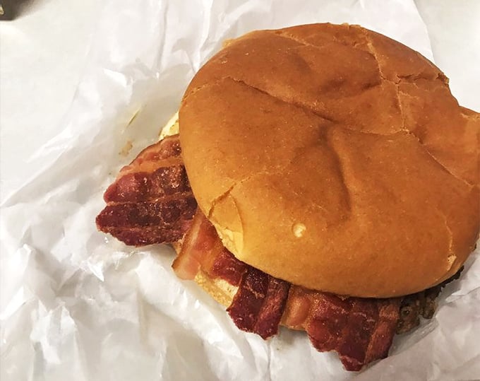 Even the bacon cheeseburger looks like it just came off a neighbor's backyard grill—comfort food for when someone in your party inexplicably doesn't want seafood.