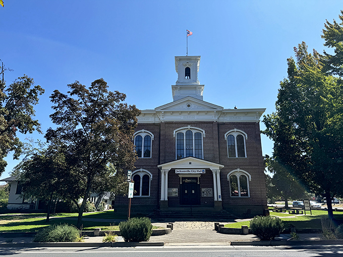 This courthouse has witnessed more history than a Ken Burns documentary. Its stately presence reminds us that civic architecture once aimed for inspiration, not just function.