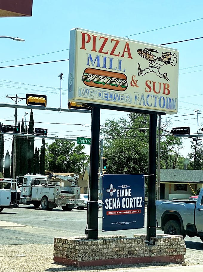 This vintage sign has directed hungry Hobbs residents to pizza nirvana for generations – sometimes the best GPS is tradition.
