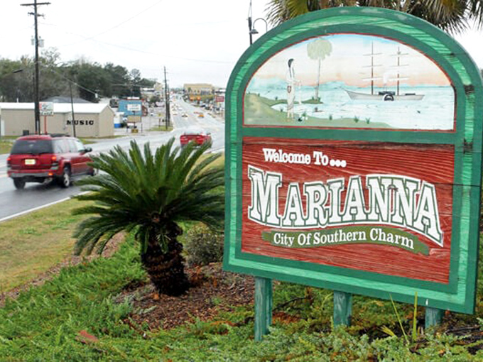 City of Southern Charm isn't just marketing speak—this welcome sign promises hospitality warmer than Florida asphalt in August.