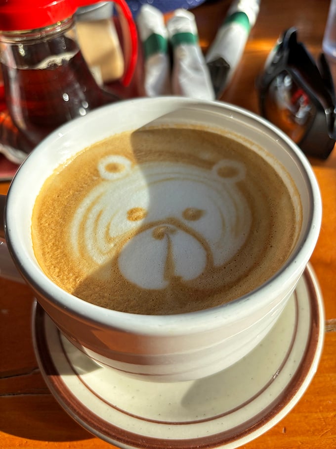 Even the latte bears witness to Polly's attention to detail. A caffeinated teddy bear greets you, making morning mathematics simpler: coffee + art = joy.