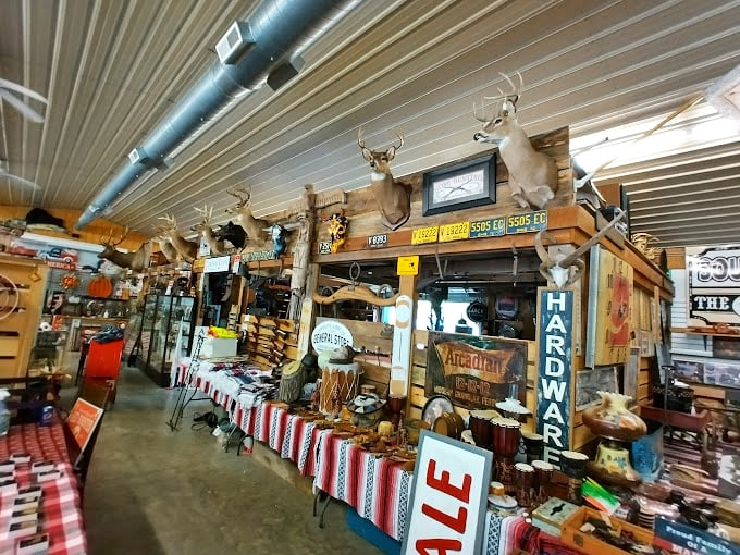 Outdoorsy vibes and one-of-a-kind finds! Hocking Hills' unique atmosphere perfectly matches its collection of rustic treasures and local crafts.