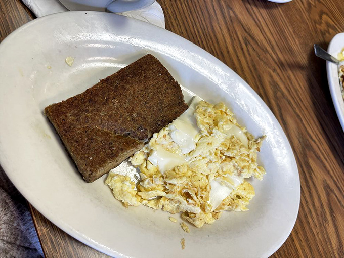 Scrapple and eggs—a Delaware breakfast tradition that divides tourists but unites locals. The breakfast of champions… if those champions are from the Mid-Atlantic.
