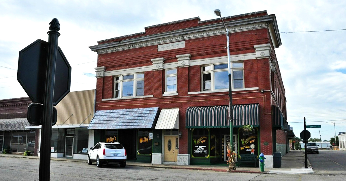 This unassuming brick building in downtown Poteau hides one of Oklahoma's greatest culinary treasures. Like finding a diamond in your grandmother's cookie jar.