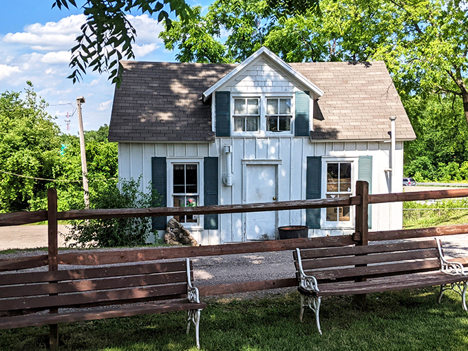 Stroud's white clapboard exterior looks like a comfortable farmhouse where your grandma might live—if your grandma happened to be a chicken-frying wizard.