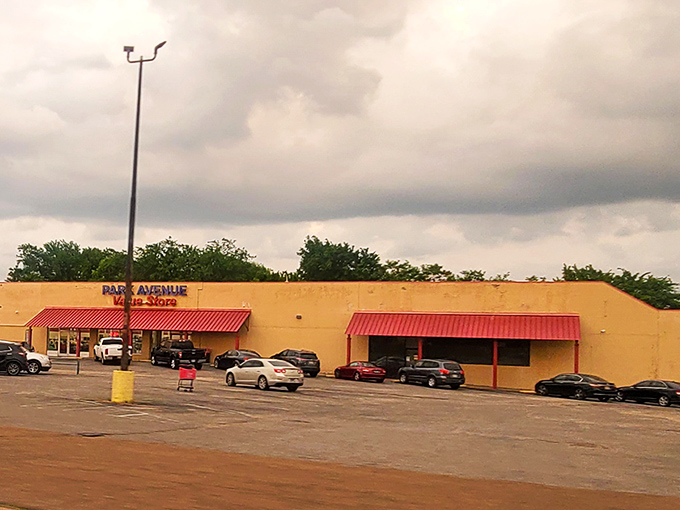 The unassuming exterior of Park Avenue Value Store in Southaven – where treasure hunting adventures begin beneath that iconic red awning.