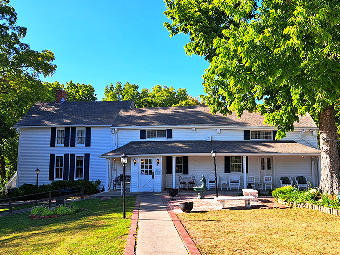 Stroud's white clapboard exterior looks like a comfortable farmhouse where your grandma might live—if your grandma happened to be a chicken-frying wizard. 
