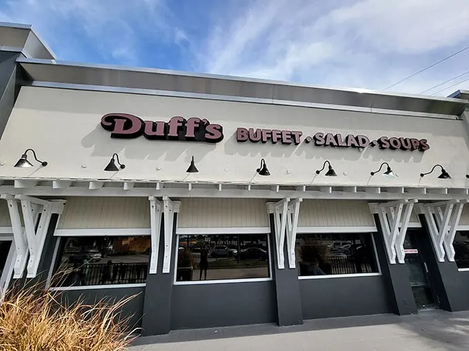Duff's unassuming exterior is like that quiet friend who turns out to be the life of the party. No flashy gimmicks needed when the food does the talking.