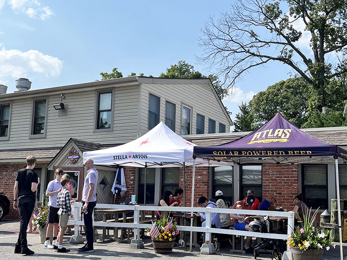 The unassuming exterior of Cantler's hides seafood treasures within—like finding a pearl in an oyster, the journey here is part of the adventure.