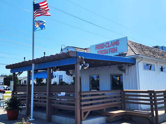 The American dream with a side of seafood! This unassuming coastal gem flies both Old Glory and Delaware's flag proudly above its "Fried Clams - Fresh Fish" promise.