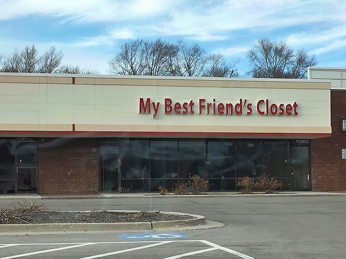 My Best Friend's Closet welcomes bargain hunters with its bright storefront, like a beacon calling to fashionistas and thrift enthusiasts alike.