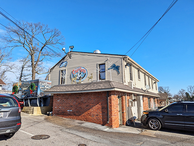 The unassuming exterior of Cantler's hides seafood treasures within—like finding a pearl in an oyster, the journey here is part of the adventure.