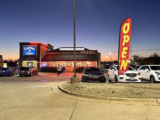 The bright yellow exterior boldly proclaims "GOT CRAB!" like a seafood beacon in landlocked Oklahoma. No pretense, just a promise of oceanic treasures within.